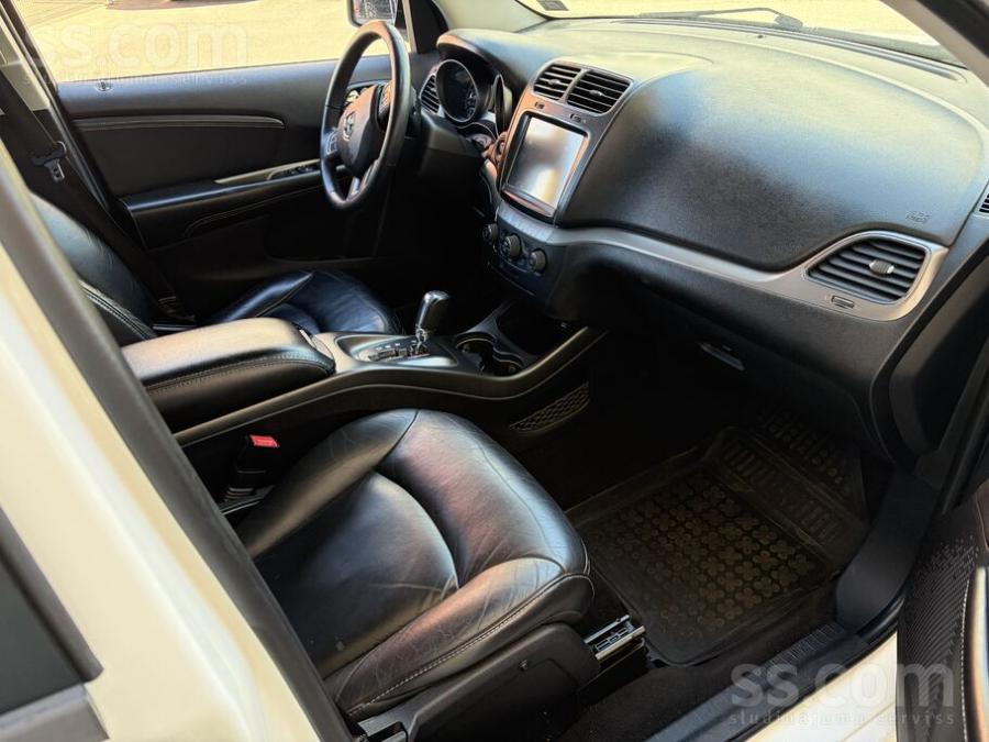 White Dodge Journey 2015 in Riga, with an engine capacity of 2.40 L and mileage of 238 thousand km for 3990 €, photo 8 on AUTOMOTO.COM.LV