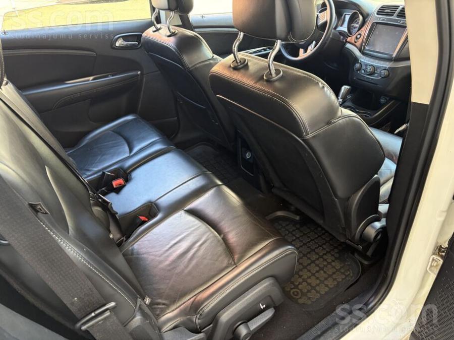 White Dodge Journey 2015 in Riga, with an engine capacity of 2.40 L and mileage of 238 thousand km for 3990 €, photo 9 on AUTOMOTO.COM.LV