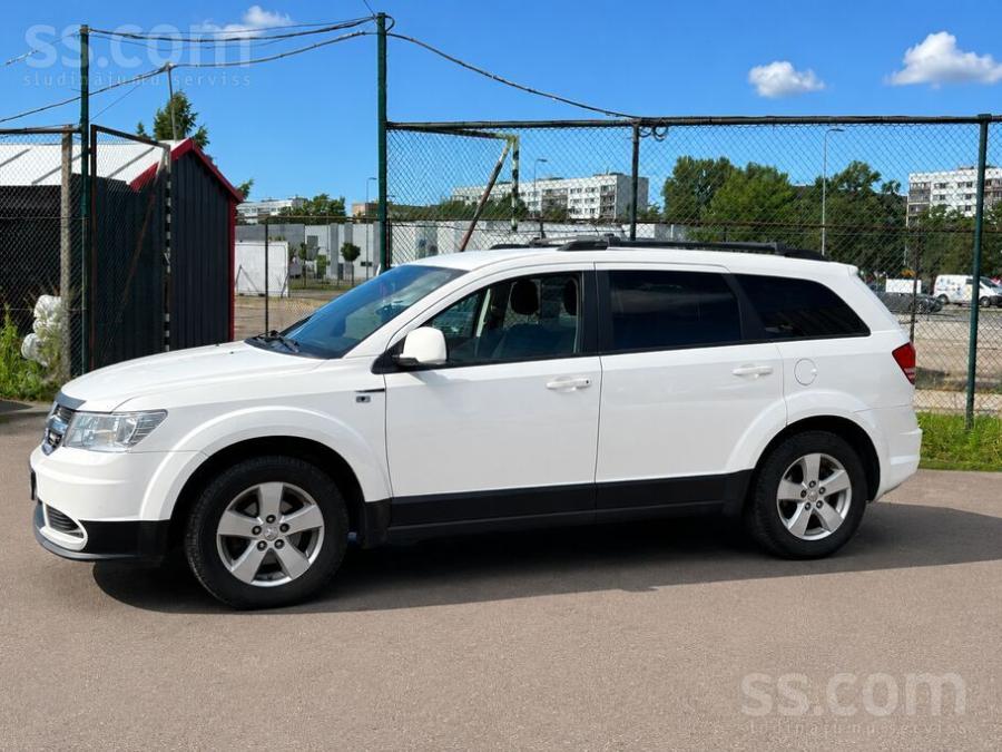 Balts Dodge Journey 2010 Rīga, ar dzinēja tilpumu 2.70 L un nobraukumu 240 tūkst. km par 2890 €, foto 3 vietnē AUTOMOTO.COM.LV