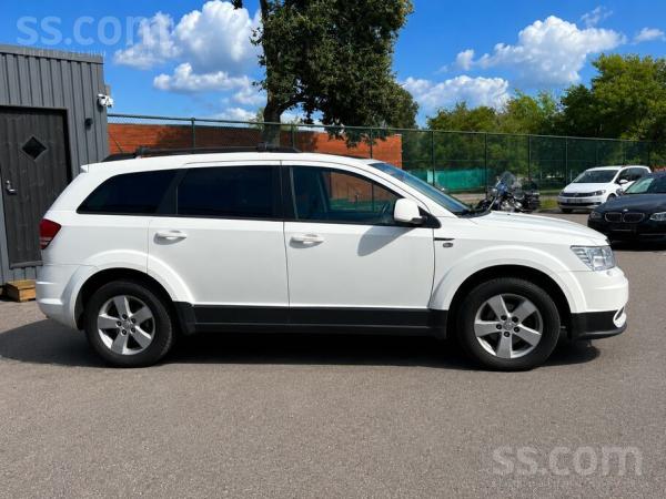 Белый Додж Джорни 2010 в Рига, объемом двигателя 2.70 л и пробегом 240 тыс. км за 2890 €, фото 4 на AUTOMOTO.COM.LV