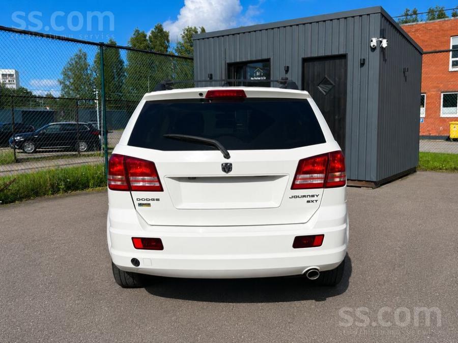 Balts Dodge Journey 2010 Rīga, ar dzinēja tilpumu 2.70 L un nobraukumu 240 tūkst. km par 2890 €, foto 7 vietnē AUTOMOTO.COM.LV