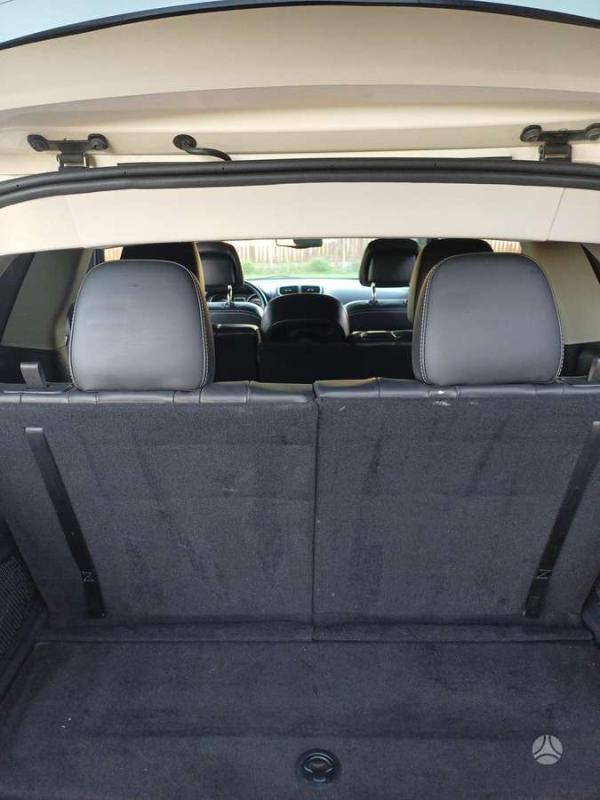 White Dodge Journey 2018 in Siauliai, with an engine capacity of 3.60 L and mileage of 161 thousand km for 11800 €, photo 9 on AUTOMOTO.COM.LV