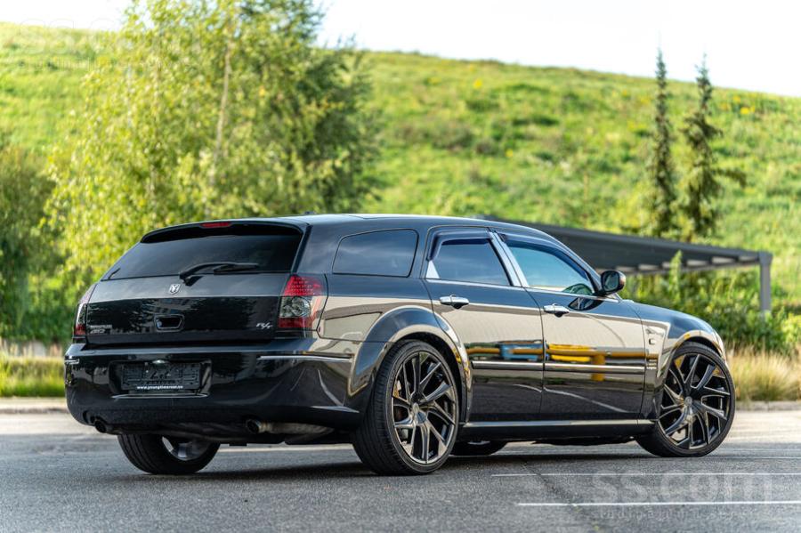Black Dodge Magnum 2007 in Riga, with an engine capacity of 5.70 L and mileage of 91 thousand km for 10500 €, photo 9 on AUTOMOTO.COM.LV