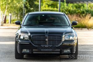 Black Dodge Magnum 2007 in Riga, with an engine capacity of 5.70 L and mileage of 91 thousand km for 10500 €, photo 3 on AUTOMOTO.COM.LV