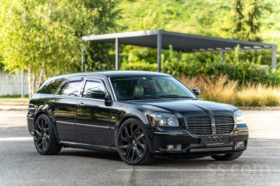 Black Dodge Magnum 2007 in Riga, with an engine capacity of 5.70 L and mileage of 91 thousand km for 10500 €, photo 4 on AUTOMOTO.COM.LV