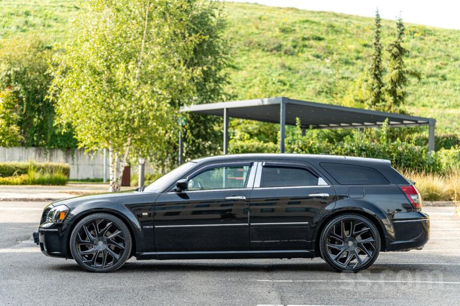Black Dodge Magnum 2007 in Riga, with an engine capacity of 5.70 L and mileage of 91 thousand km for 10500 €, photo 5 on AUTOMOTO.COM.LV