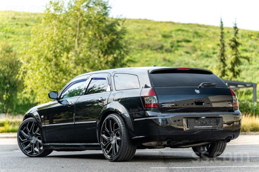 Black Dodge Magnum 2007 in Riga, with an engine capacity of 5.70 L and mileage of 91 thousand km for 10500 €, photo 6 on AUTOMOTO.COM.LV