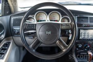 Black Dodge Magnum 2007 in Riga, with an engine capacity of 5.70 L and mileage of 91 thousand km for 10500 €, photo 11 on AUTOMOTO.COM.LV
