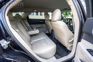 Black Dodge Magnum 2007 in Riga, with an engine capacity of 5.70 L and mileage of 91 thousand km for 10500 €, photo 15 on AUTOMOTO.COM.LV