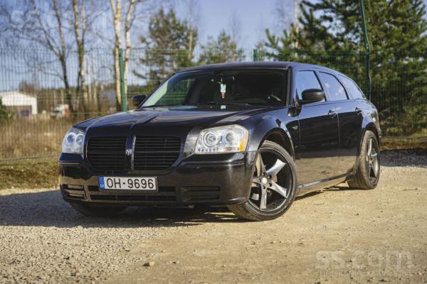 Black Dodge Magnum 2008 in Riga, with an engine capacity of 2.70 L and mileage of 230 thousand km for 4990 €, photo 1 on AUTOMOTO.COM.LV