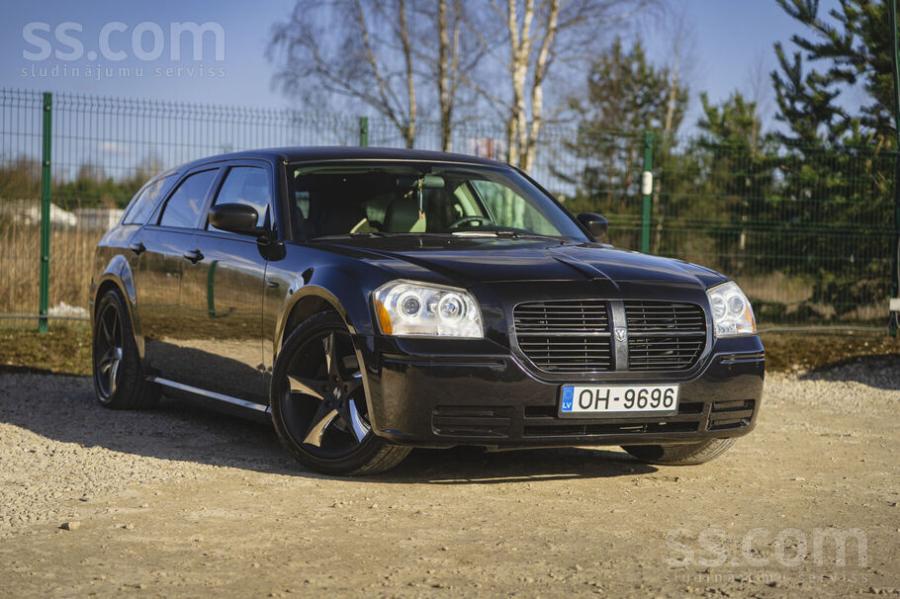 Black Dodge Magnum 2008 in Riga, with an engine capacity of 2.70 L and mileage of 230 thousand km for 4990 €, photo 3 on AUTOMOTO.COM.LV