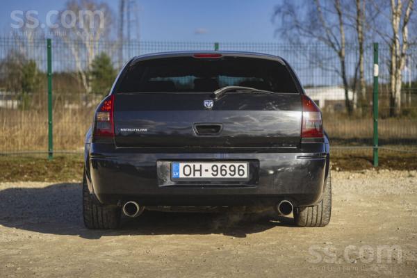 Black Dodge Magnum 2008 in Riga, with an engine capacity of 2.70 L and mileage of 230 thousand km for 4990 €, photo 5 on AUTOMOTO.COM.LV