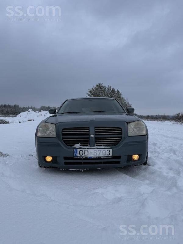 Zils Dodge Magnum 2005 Daugavpils, ar dzinēja tilpumu 3.50 L un nobraukumu 115 tūkst. km par 6000 €, foto 1 vietnē AUTOMOTO.COM.LV
