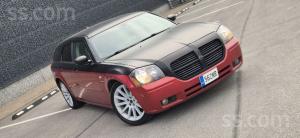 Sarkans Dodge Magnum 2005 Tallina, ar dzinēja tilpumu 3.50 L un nobraukumu 265 tūkst. km par 2900 €, foto  vietnē AUTOMOTO.COM.LV
