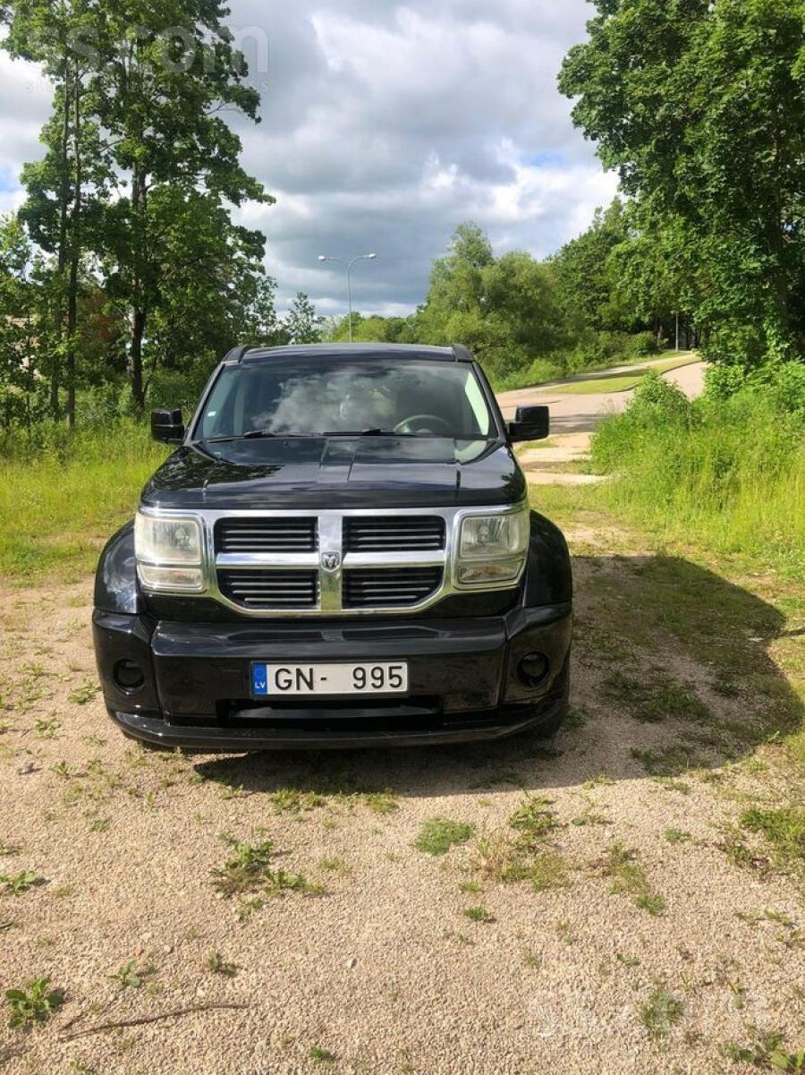 Black Dodge Nitro 2007 in Riga, with an engine capacity of 2.80 L and mileage of 0 thousand km for 3990 €, photo 4 on AUTOMOTO.COM.LV