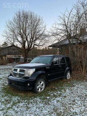 Black Dodge Nitro 2007 in Valmiera, with an engine capacity of 2.80 L and mileage of 265 thousand km for 1849 €, photo 3 on AUTOMOTO.COM.LV