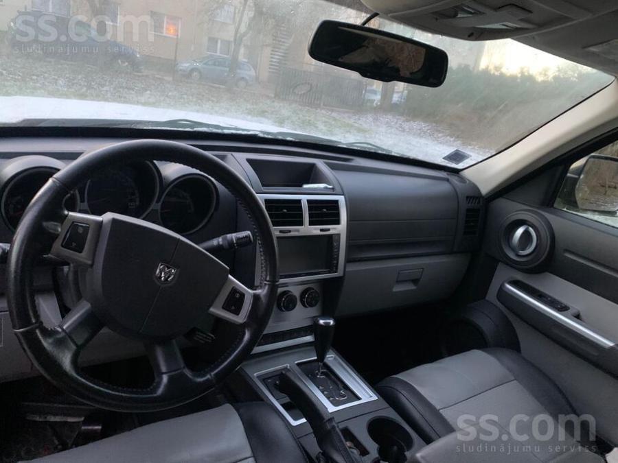 Black Dodge Nitro 2007 in Valmiera, with an engine capacity of 2.80 L and mileage of 265 thousand km for 1849 €, photo 9 on AUTOMOTO.COM.LV