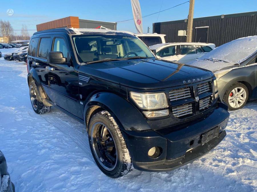 Black Dodge Nitro 2007 in Panevezys, with an engine capacity of 2.80 L and mileage of 220 thousand km for 4600 €, photo 1 on AUTOMOTO.COM.LV