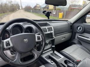 Black Dodge Nitro 2007 in Riga, with an engine capacity of 2.80 L and mileage of 315 thousand km for 3750 €, photo 5 on AUTOMOTO.COM.LV