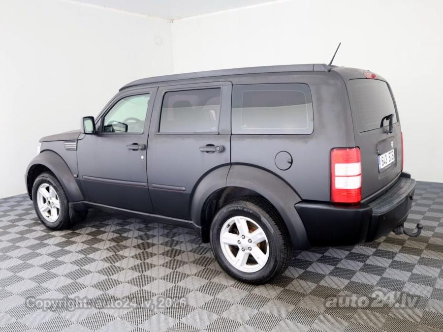 Black Dodge Nitro 2007 in Tallinn, with an engine capacity of 2.80 L and mileage of 205 thousand km for 1699 €, photo 4 on AUTOMOTO.COM.LV
