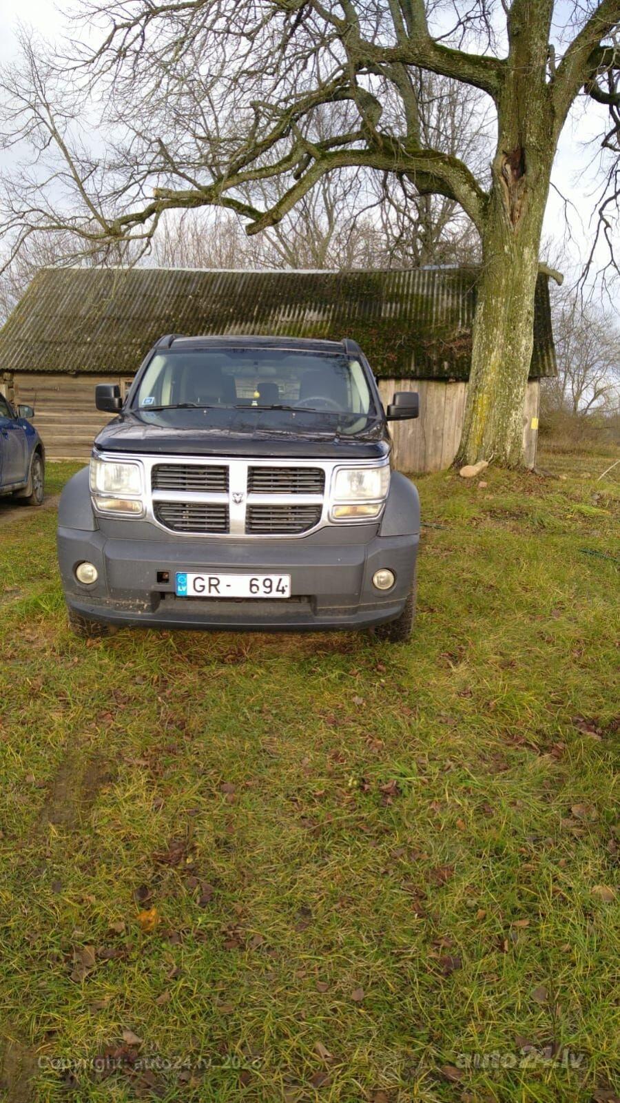 Black Dodge Nitro 2007 in Kraslava, with an engine capacity of 2.78 L and mileage of 365 thousand km for 1500 €, photo 5 on AUTOMOTO.COM.LV