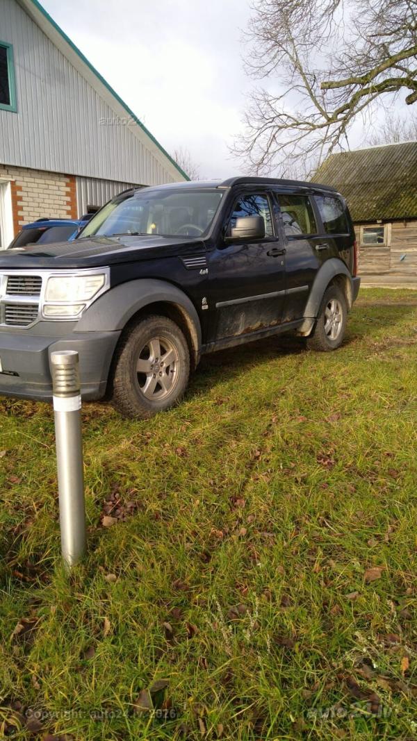 Black Dodge Nitro 2007 in Kraslava, with an engine capacity of 2.78 L and mileage of 365 thousand km for 1500 €, photo 7 on AUTOMOTO.COM.LV