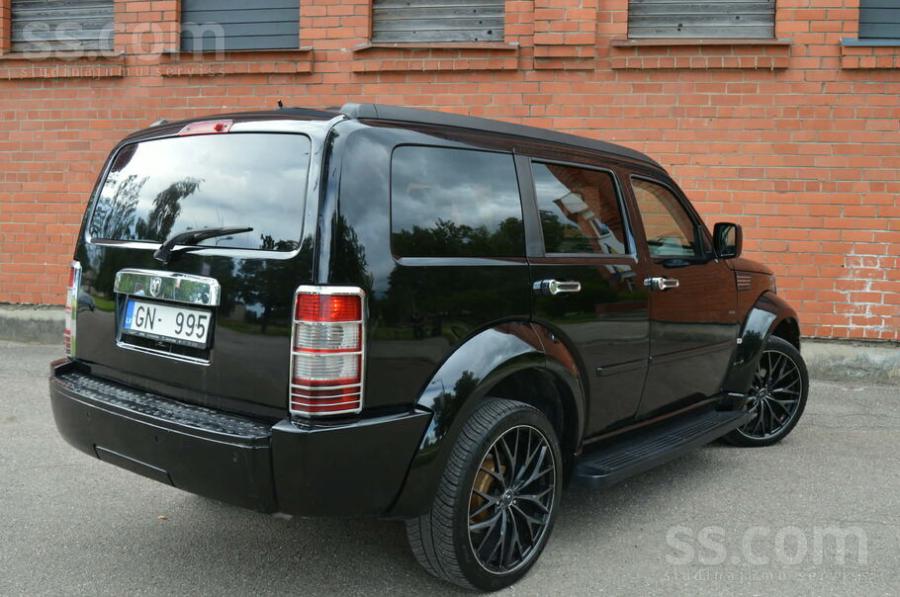 Black Dodge Nitro 2007 in Dobele, with an engine capacity of 2.80 L and mileage of 390 thousand km for 3800 €, photo 5 on AUTOMOTO.COM.LV