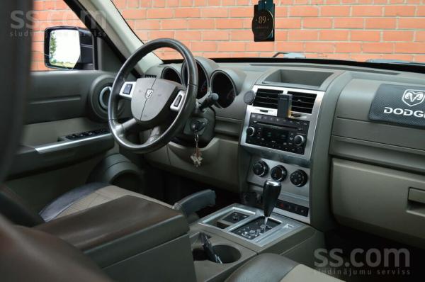 Black Dodge Nitro 2007 in Dobele, with an engine capacity of 2.80 L and mileage of 390 thousand km for 3800 €, photo 6 on AUTOMOTO.COM.LV
