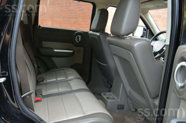 Black Dodge Nitro 2007 in Dobele, with an engine capacity of 2.80 L and mileage of 390 thousand km for 3800 €, photo 7 on AUTOMOTO.COM.LV
