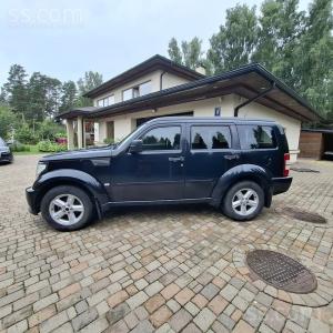 Black Dodge Nitro 2007 in Riga, with an engine capacity of 2.80 L and mileage of 252 thousand km for 3500 €, photo 4 on AUTOMOTO.COM.LV