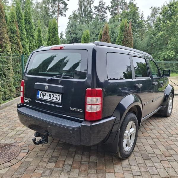 Melns Dodge Nitro 2007 Rīga, ar dzinēja tilpumu 2.80 L un nobraukumu 252 tūkst. km par 3500 €, foto 5 vietnē AUTOMOTO.COM.LV