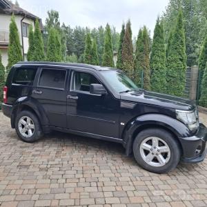 Black Dodge Nitro 2007 in Riga, with an engine capacity of 2.80 L and mileage of 252 thousand km for 3500 €, photo 7 on AUTOMOTO.COM.LV