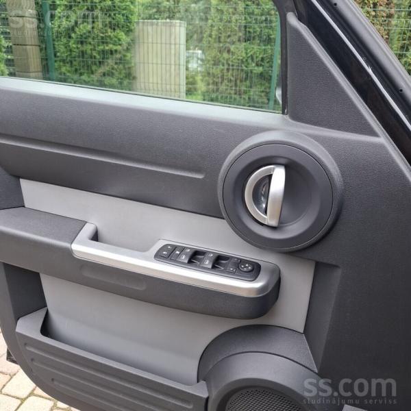 Melns Dodge Nitro 2007 Rīga, ar dzinēja tilpumu 2.80 L un nobraukumu 252 tūkst. km par 3500 €, foto 7 vietnē AUTOMOTO.COM.LV