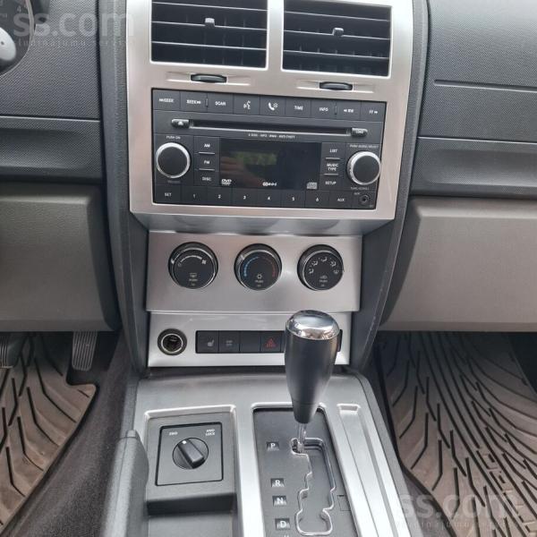 Melns Dodge Nitro 2007 Rīga, ar dzinēja tilpumu 2.80 L un nobraukumu 252 tūkst. km par 3500 €, foto 9 vietnē AUTOMOTO.COM.LV