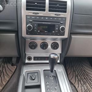 Black Dodge Nitro 2007 in Riga, with an engine capacity of 2.80 L and mileage of 252 thousand km for 3500 €, photo 10 on AUTOMOTO.COM.LV