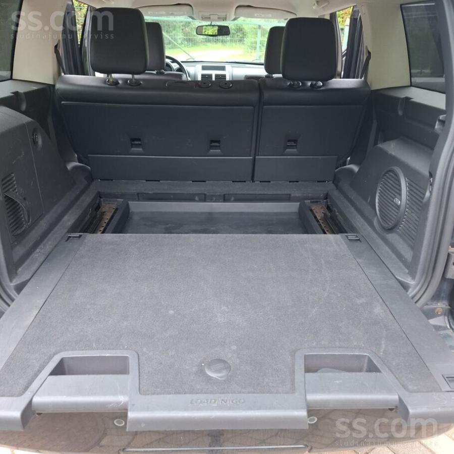 Black Dodge Nitro 2007 in Riga, with an engine capacity of 2.80 L and mileage of 252 thousand km for 3500 €, photo 12 on AUTOMOTO.COM.LV