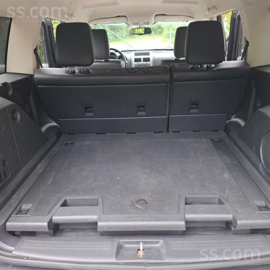Black Dodge Nitro 2007 in Riga, with an engine capacity of 2.80 L and mileage of 252 thousand km for 3500 €, photo 13 on AUTOMOTO.COM.LV