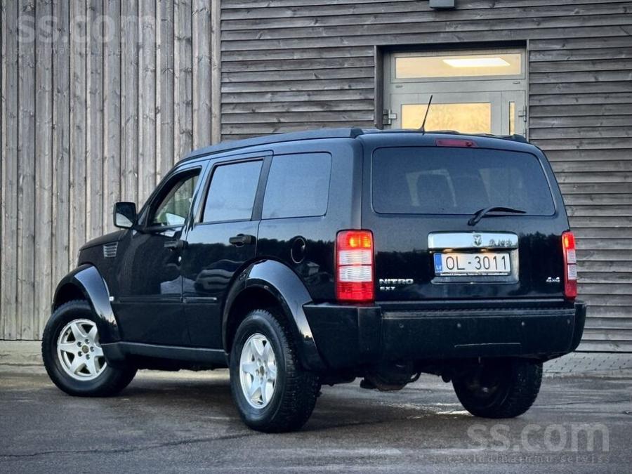 Melns Dodge Nitro 2007 Rīga, ar dzinēja tilpumu 2.80 L un nobraukumu 328 tūkst. km par 4900 €, foto 7 vietnē AUTOMOTO.COM.LV