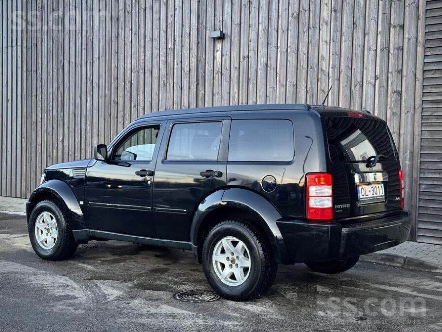 Melns Dodge Nitro 2007 Rīga, ar dzinēja tilpumu 2.80 L un nobraukumu 328 tūkst. km par 4900 €, foto 8 vietnē AUTOMOTO.COM.LV