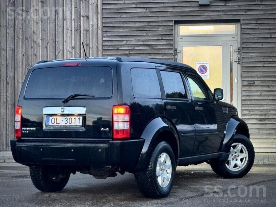 Melns Dodge Nitro 2007 Rīga, ar dzinēja tilpumu 2.80 L un nobraukumu 328 tūkst. km par 4900 €, foto 10 vietnē AUTOMOTO.COM.LV