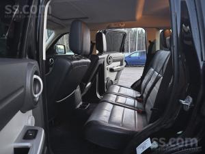 Melns Dodge Nitro 2007 Rīga, ar dzinēja tilpumu 2.80 L un nobraukumu 328 tūkst. km par 4900 €, foto 13 vietnē AUTOMOTO.COM.LV