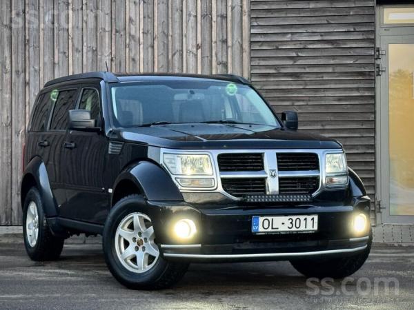 Black Dodge Nitro 2007 in Riga, with an engine capacity of 2.80 L and mileage of 328 thousand km for 4900 €, photo 3 on AUTOMOTO.COM.LV