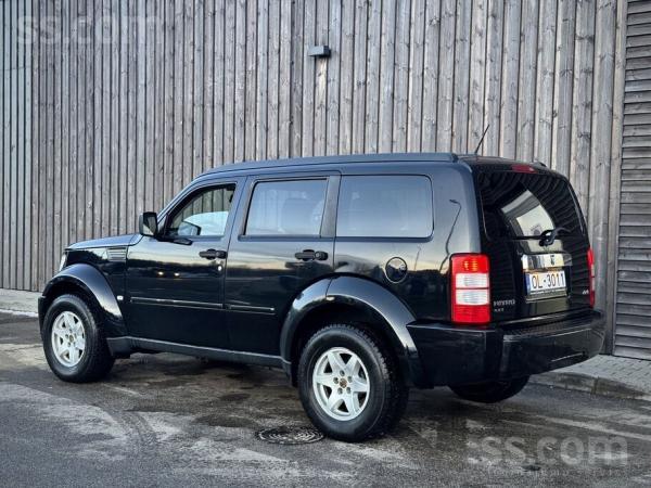 Black Dodge Nitro 2007 in Riga, with an engine capacity of 2.80 L and mileage of 328 thousand km for 4900 €, photo 8 on AUTOMOTO.COM.LV