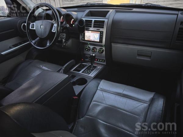 Black Dodge Nitro 2007 in Riga, with an engine capacity of 2.80 L and mileage of 328 thousand km for 4900 €, photo 11 on AUTOMOTO.COM.LV