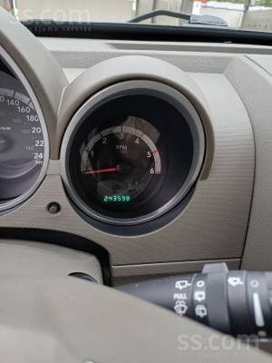 Melns Dodge Nitro 2007 Rīga, ar dzinēja tilpumu 2.80 L un nobraukumu 244 tūkst. km par 4800 €, foto 8 vietnē AUTOMOTO.COM.LV