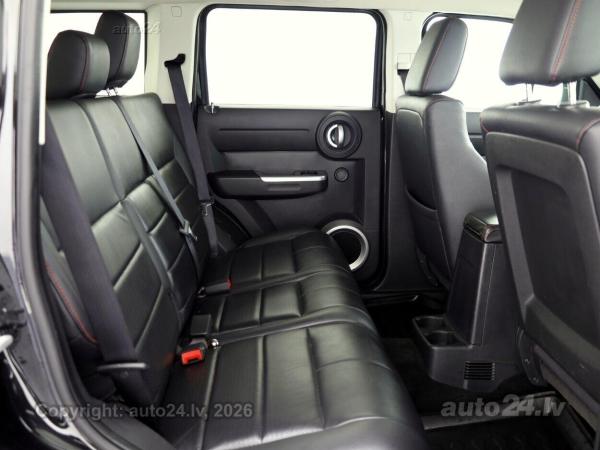 Black Dodge Nitro 2008 in Tallinn, with an engine capacity of 2.80 L and mileage of 268 thousand km for 3799 €, photo 7 on AUTOMOTO.COM.LV
