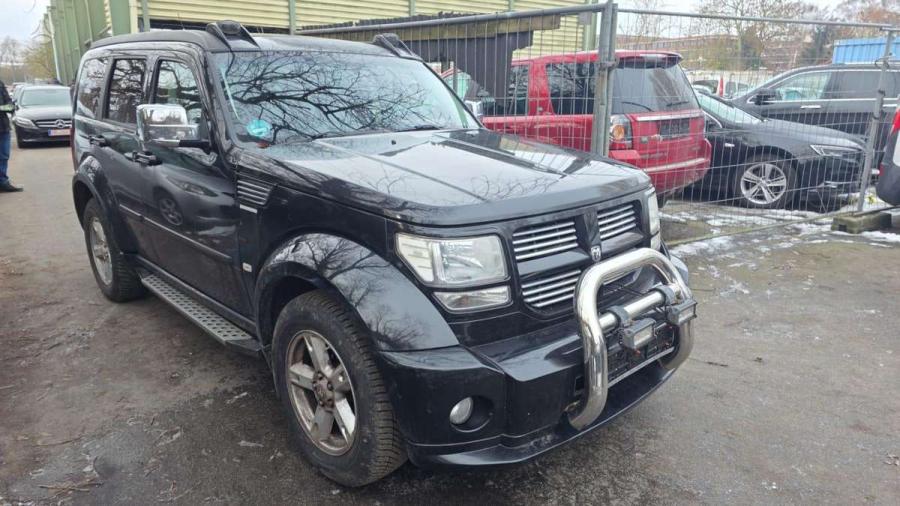 Black Dodge Nitro 2008 in Marijampole, with an engine capacity of 2.77 L and mileage of 225 thousand km for 4200 €, photo 2 on AUTOMOTO.COM.LV