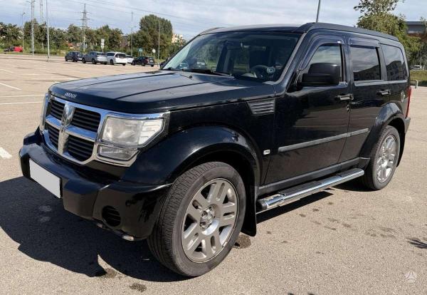 Melns Dodge Nitro 2008 Šauļi, ar dzinēja tilpumu 2.78 L un nobraukumu 116 tūkst. km par 2250 €, foto 1 vietnē AUTOMOTO.COM.LV