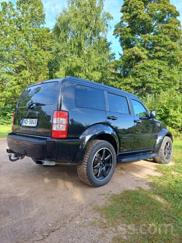 Black Dodge Nitro 2008 in Talsi, with an engine capacity of 2.80 L and mileage of 277 thousand km for 5500 €, photo 2 on AUTOMOTO.COM.LV