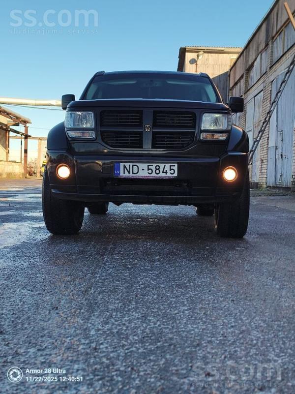 Black Dodge Nitro 2008 in Talsi, with an engine capacity of 2.80 L and mileage of 277 thousand km for 5500 €, photo 5 on AUTOMOTO.COM.LV